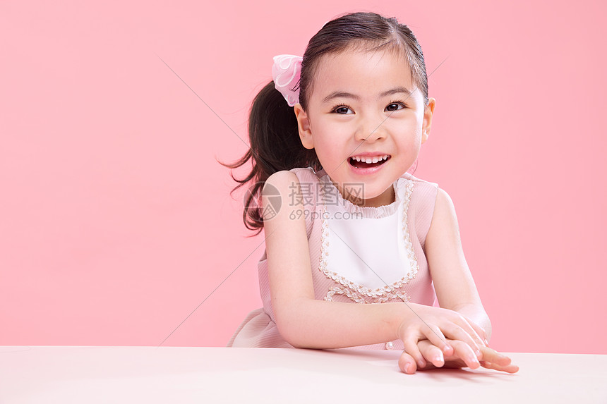 可爱的小女孩高清图片下载-正版图片507634246-摄图网