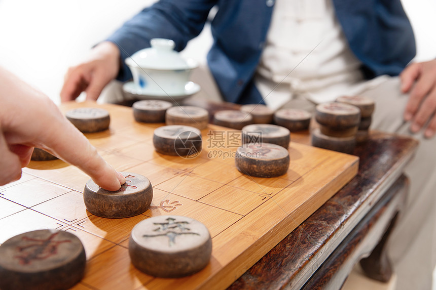 两位老年朋友下象棋高清图片下载-正版图片507659658-摄图网