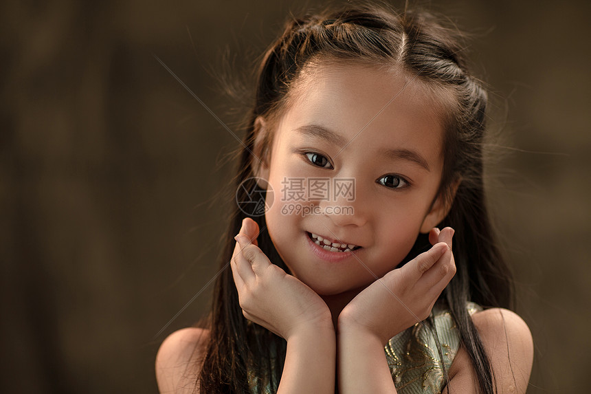 可爱的小女孩高清图片下载-正版图片507664432-摄图网