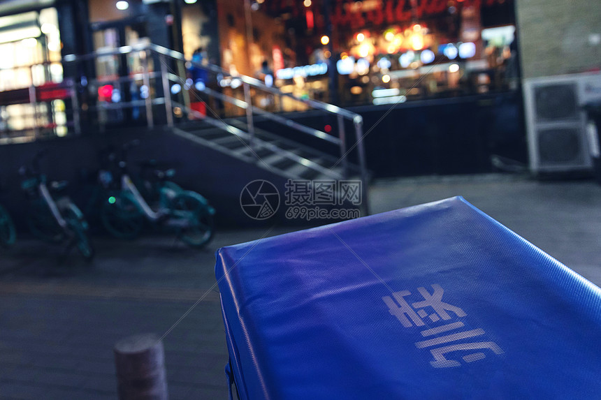 餐厅外的外卖箱高清图片下载-正版图片507693072-摄图网