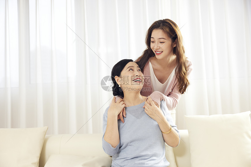 亲密的母女关系高清图片下载 正版图片507693528 摄图网