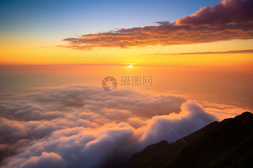 一片云海中迎来日落高清图片下载-正版图片600230780-摄图网