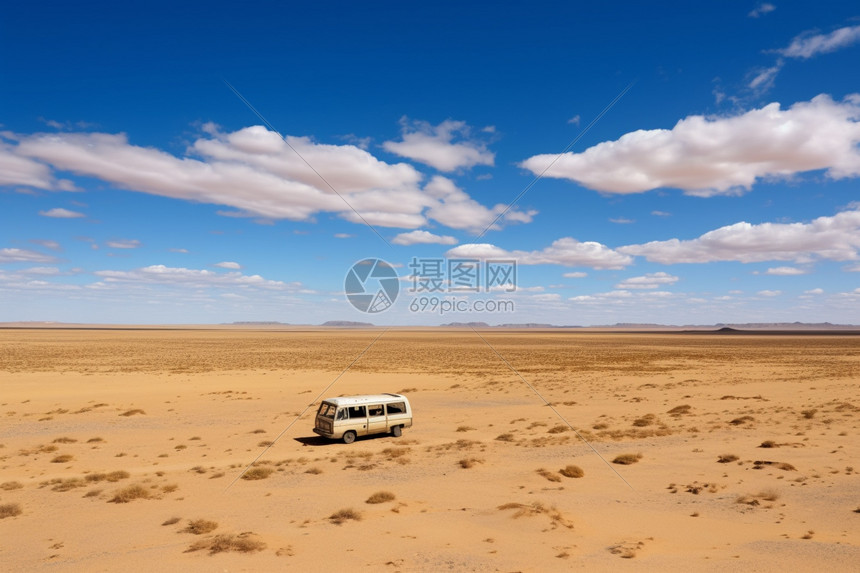 美丽大草原上的小汽车高清图片下载-正版图片600395460-摄图网