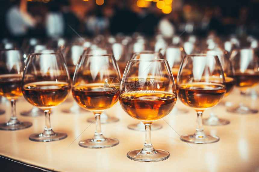 一桌美酒佳肴高清图片下载-正版图片600474670-摄图网