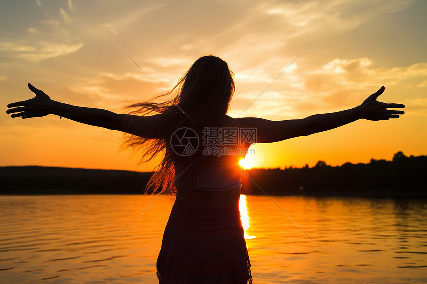 展开双臂的背影高清图片下载-正版图片600507596-摄图网