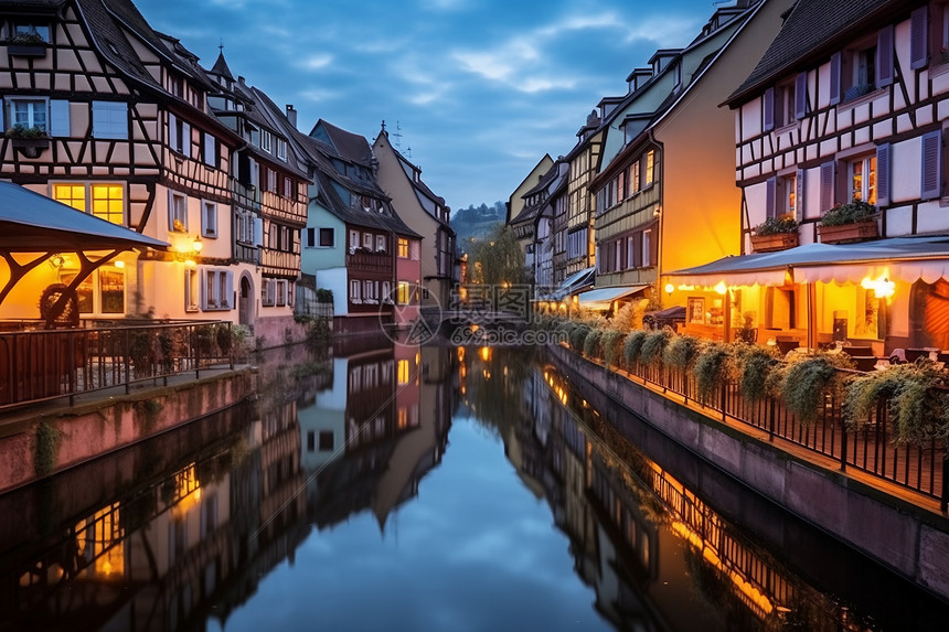 黄昏天空下的欧洲小镇高清图片下载-正版图片600520754-摄图网