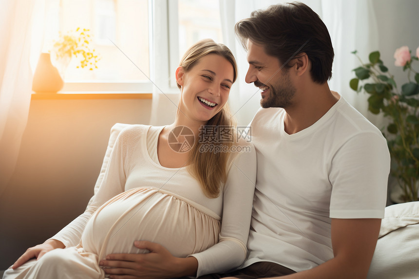 开心的男性和孕妇高清图片下载-正版图片600586836-摄图网