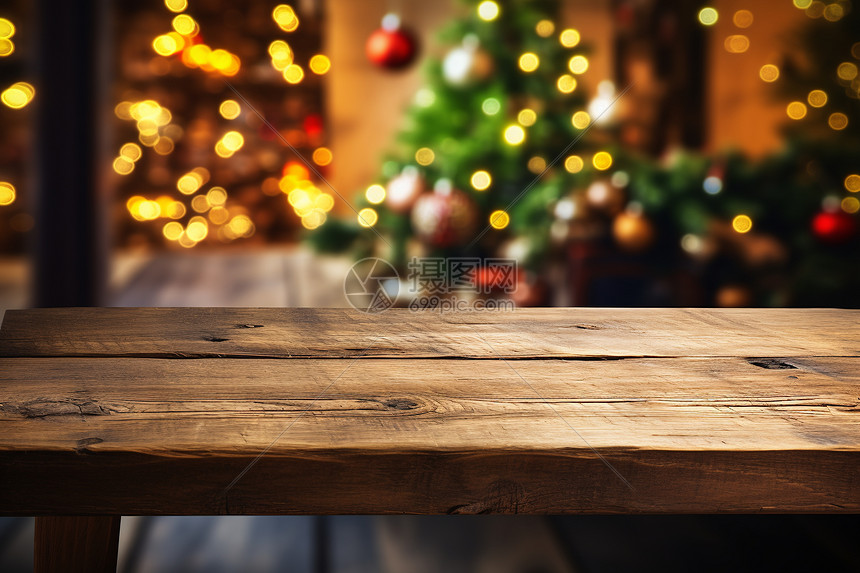 房间里的木桌和圣诞树高清图片下载-正版图片600644657-摄图网
