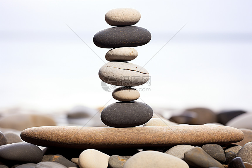 一堆石头堆在沙滩上高清图片下载-正版图片600781058-摄图网