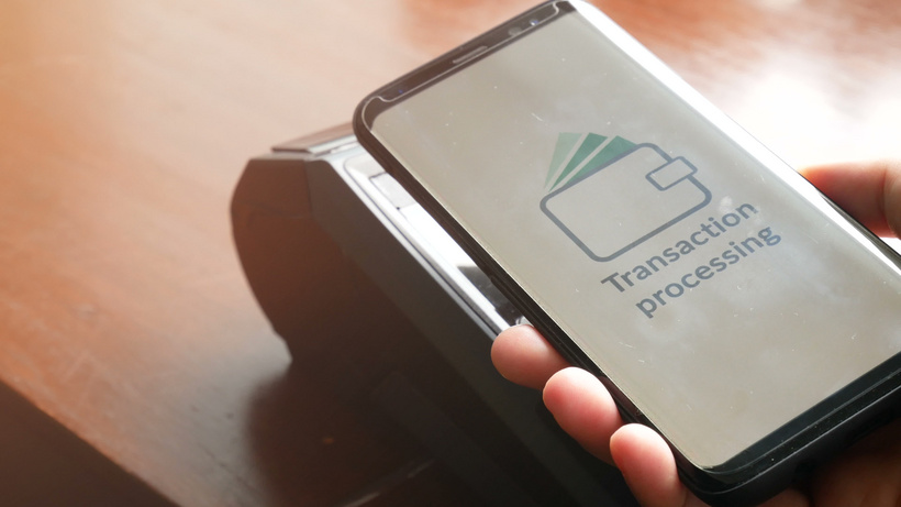 客户在购物期间使用NFC技术进行支付mov格式视频下载_正版视频编号3911437-摄图网