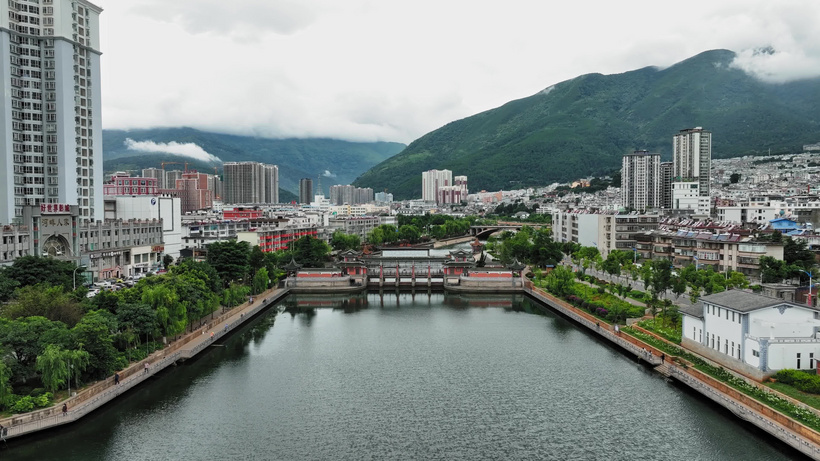 4K云南省大理市市区河道街景mov格式视频下载_正版视频编号3612080-摄图网