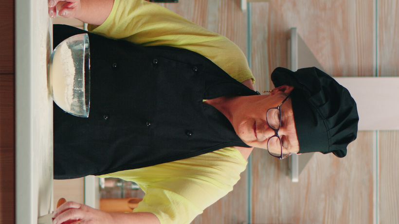 女面包师在吃鸡蛋mov格式视频下载_正版视频编号3801611-摄图网