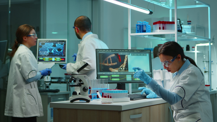 使用高科技技术检查研发的科学家团队mov格式视频下载_正版视频编号3801627-摄图网