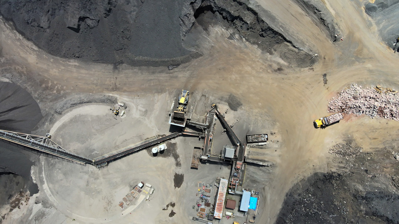 用于沥青生产的重型机械准备工作的沥青和水泥厂大堆建筑mov格式视频下载_正版视频编号3820667-摄图网