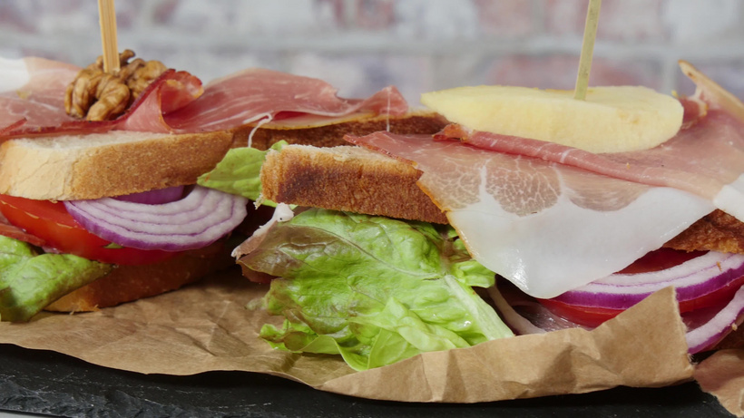 三明治加沙拉番茄火腿和洋葱mp4格式视频下载_正版视频编号3683587-摄图网