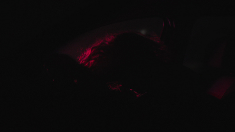 年轻人坐在车里,头撞在方向盘上mov格式视频下载_正版视频编号3637696-摄图网