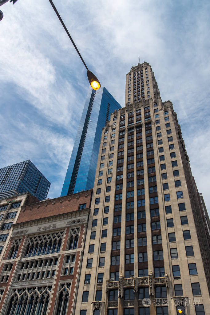 芝加哥市中心街道上的大摩天大楼照片-正版商用图片03erh3-摄图新视界