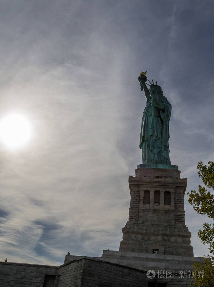 自由女神像 献身于 1886年10月28日 是美国最著名的偶像之一。照片-正版商用图片09gcbt-摄图新视界