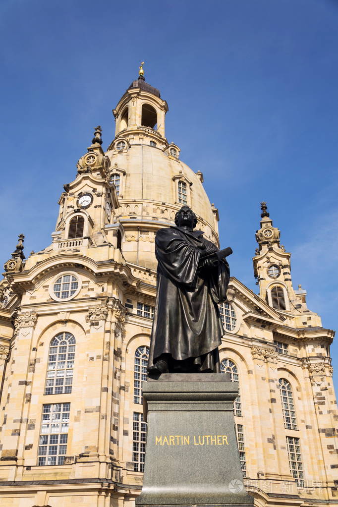 在德国德累斯顿的企图前, 马丁路德金雕像照片-正版商用图片0nmtja-摄图新视界