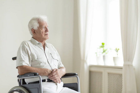 瘫痪老人图片-瘫痪老人素材-瘫痪老人插画-摄图新视界