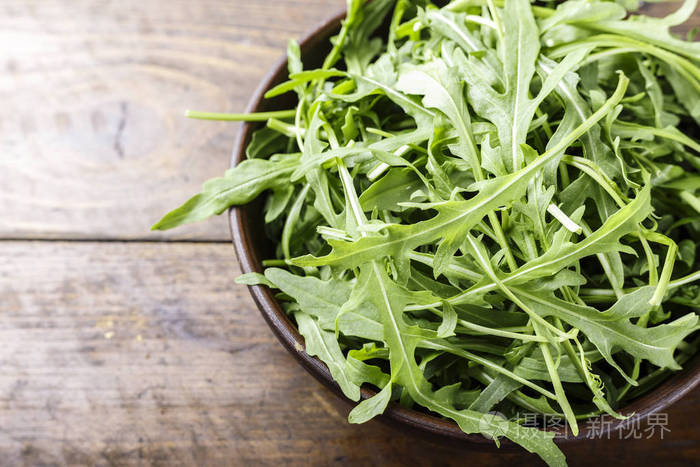 新鲜的芝麻菜叶子, rucola, 新鲜的 rucola 在盘子里, 空间佛照片-正版商用图片11t9kg-摄图新视界