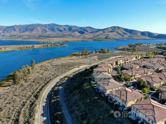 Aerial view of identical residential subdivision house with big 照片-正版商用 ...